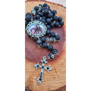 Terço com foto, terco preto fosco, artigo religioso, relicário com foto ...