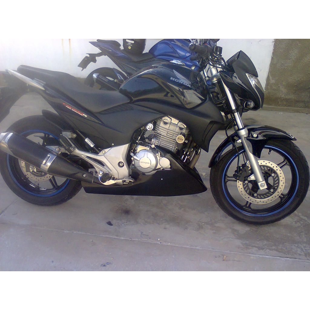 Spoiler e paralama, para CB300 e CBX Twister 250, no preto fosco. | Shopee Brasil