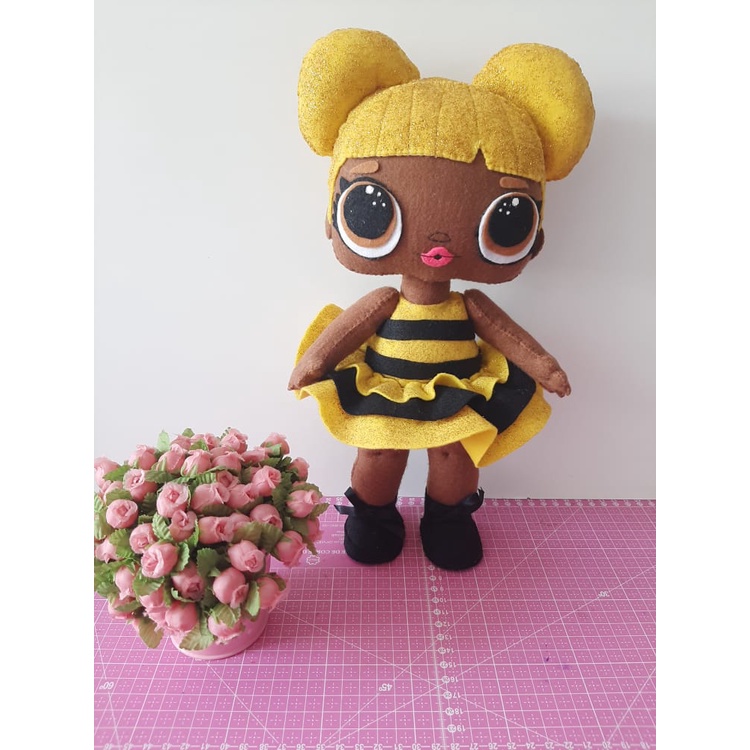 Boneca LOL Queen Bee Abelhinha em feltro 35cm | Shopee Brasil