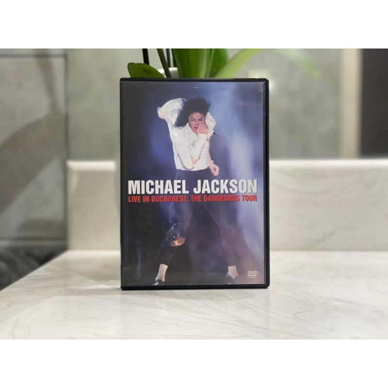 DVD “MICHAEL JACKSON” LIVE IN BUCHAREST: THE DANGEROUS TOUR | Shopee Brasil