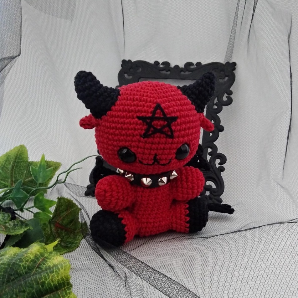Baphomet Amigurumi Chibi (16 cm), escolha entre várias cores | Shopee ...