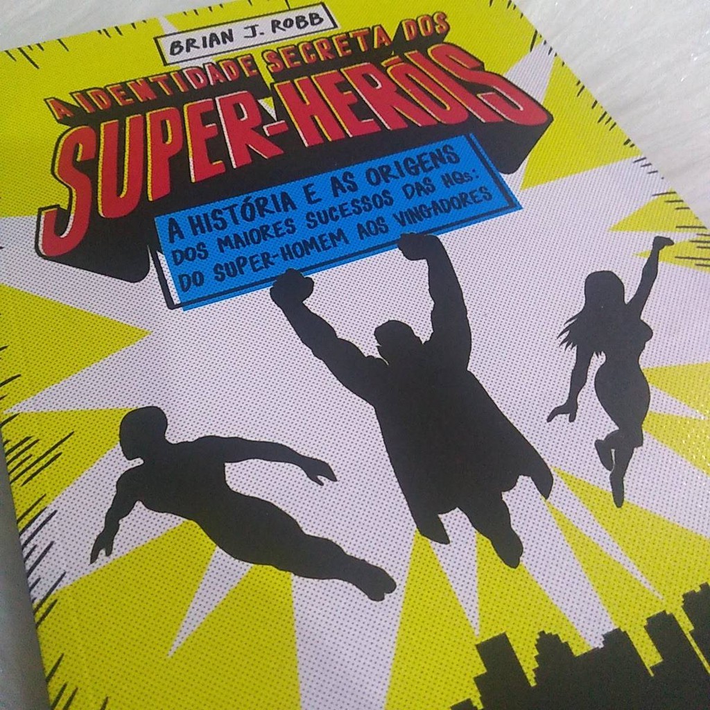 Livro A Identidade Secreta dos supoer-Herois A historia e origens dos ...