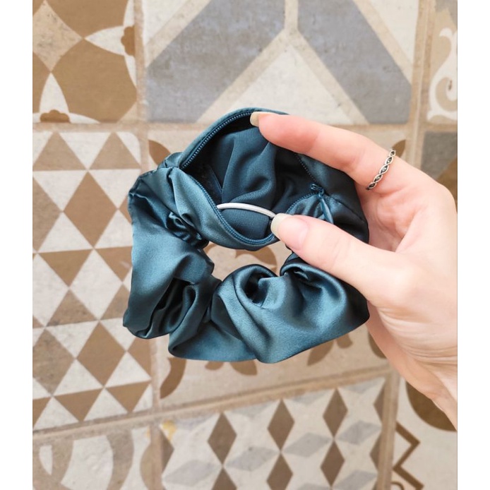 Scrunchie / xuxinha com Ziper - Azul acinzentado | Shopee Brasil