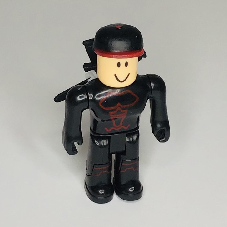 Boneco Roblox com Espadas personagens para coleção | Shopee Brasil