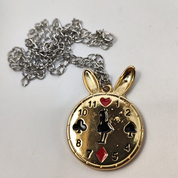 Colar Alice na terra das maravilhas (Alice in Wonderland) | Shopee Brasil