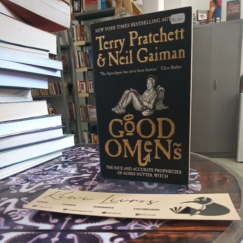 Livro Good Omens, Terry Pretchett e Neil Gaiman Ed. Harper Torch (Em ...