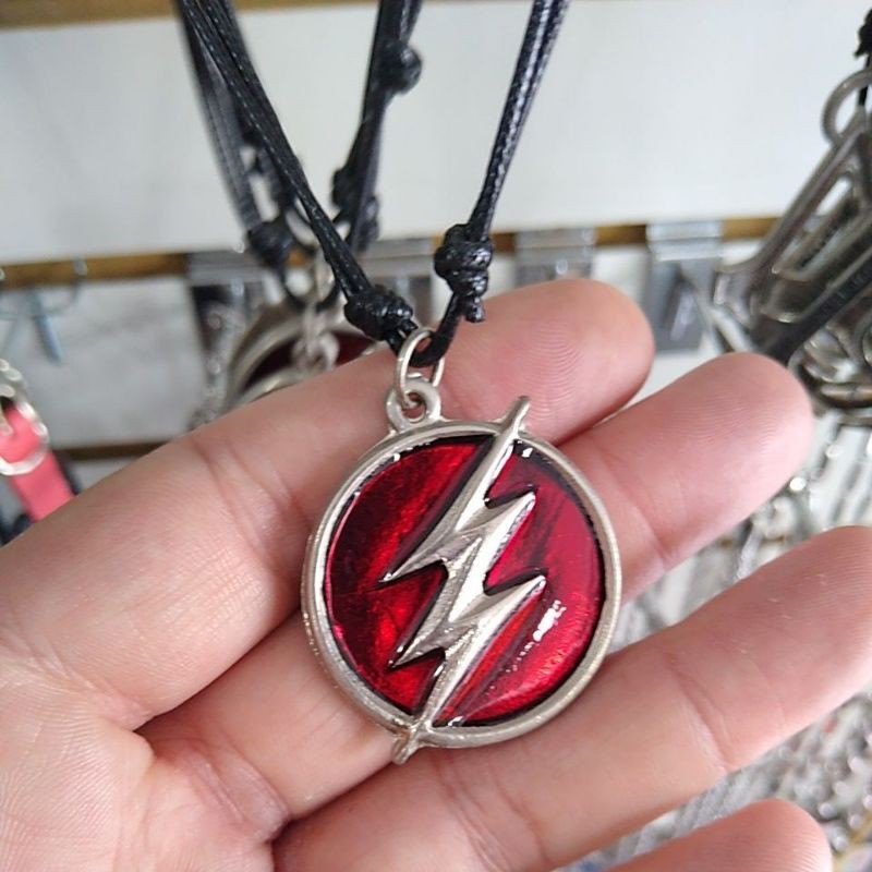 Colar herói Flash | Shopee Brasil