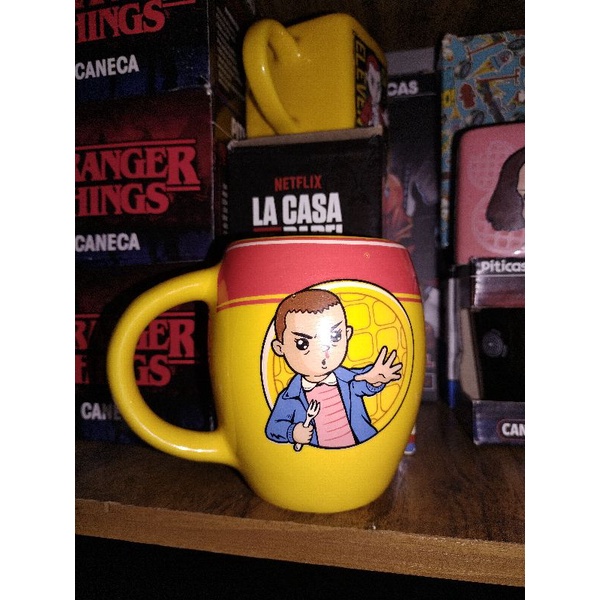 Caneca Piticas Stranger Things Eleven Wafflegorgon lançamento geek nerd ...