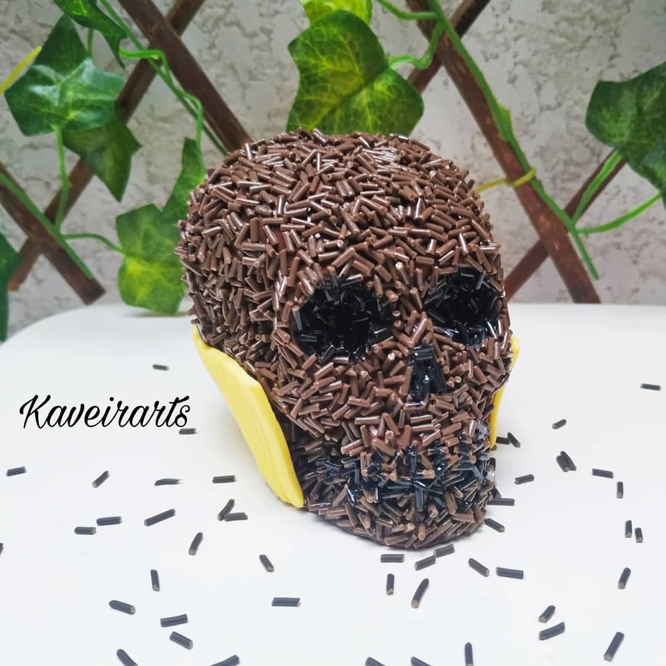 Caveira Brigadeiro - Gesso - Enfeite – Decorativa | Shopee Brasil