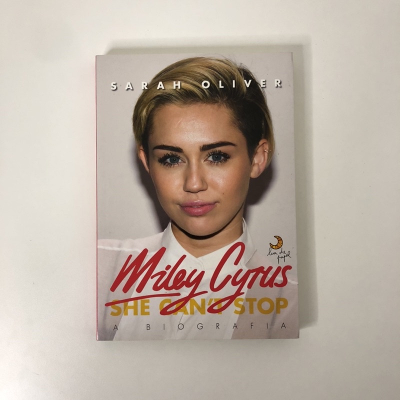 Livro Miley Cyrus - She Can’t Stop - A Biografia | Shopee Brasil