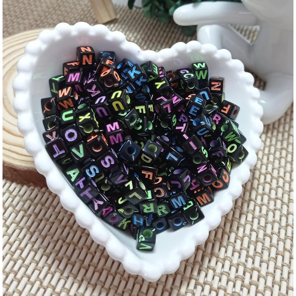 Bola Quadrada Preta com Letras Coloridas Tam 8mm - 20 Gramas | Shopee ...