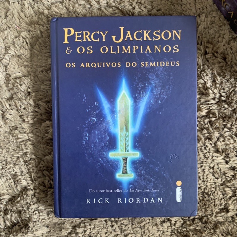 Livro Capa Dura Percy Jackson e os Olimpianos Os arquivos do semideus do Rick Riordan | Shopee ...