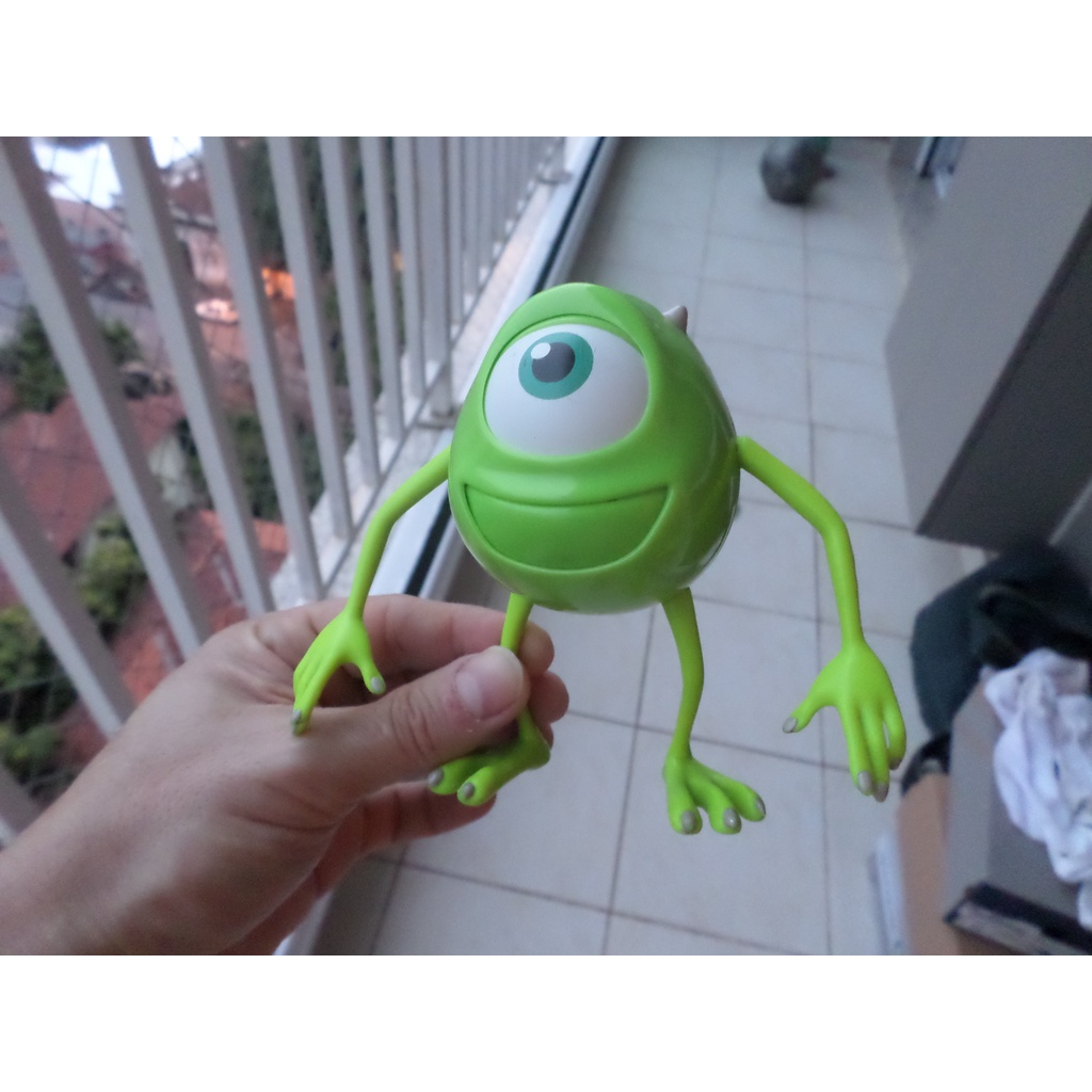 boneco do famoso Mike Wazowsky amigo do Sullivan do desenho Monstros S ...