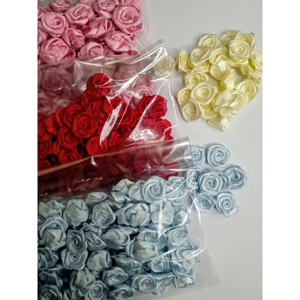 Flor de Rococó Mini Rosa de Cetim pequena 25 unidades | Shopee Brasil