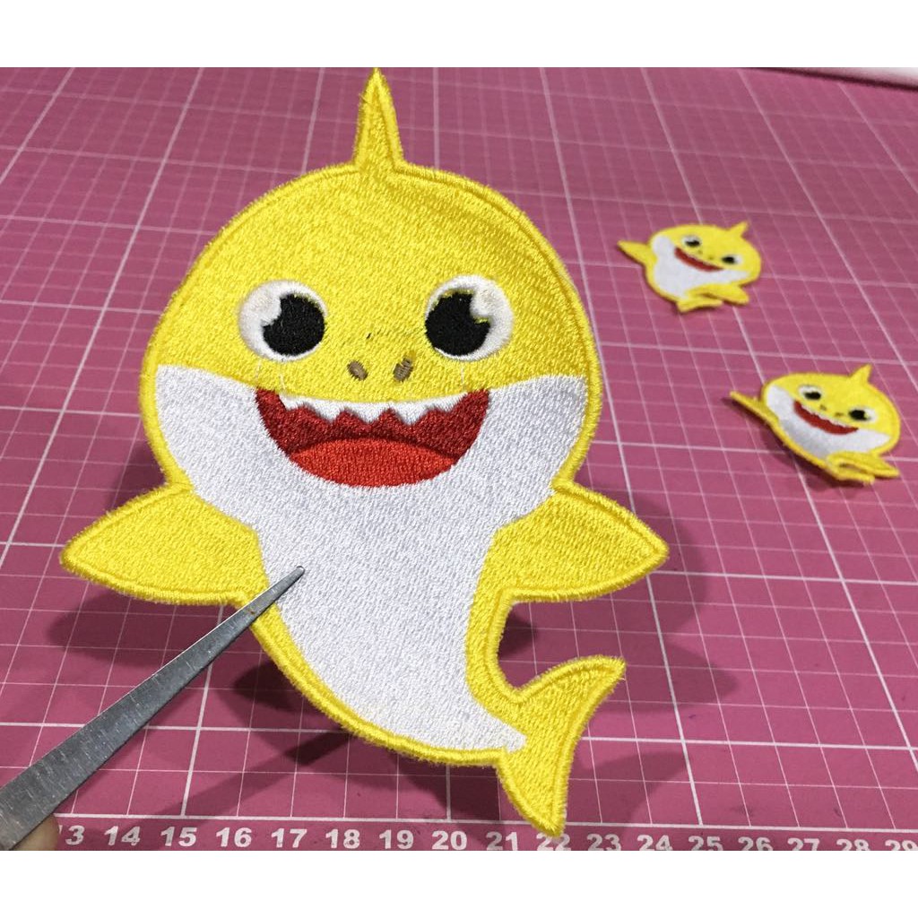 Patch Bordado Baby Shark Termocolante - Amarelo | Shopee Brasil