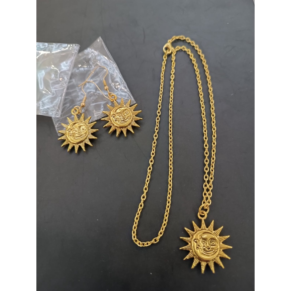 Kit Colar e Par de Brincos Sol e Lua Dourado - Novo | Shopee Brasil