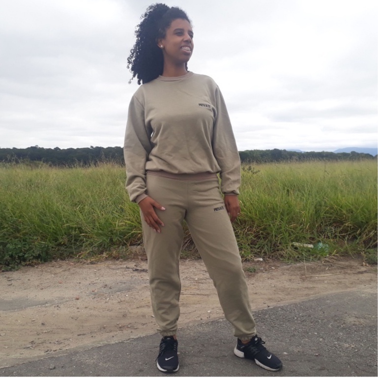 CONJUNTO DE MOLETOM FEMININO COR CÁQUI COM BORDADO TAMANHO M | Shopee ...