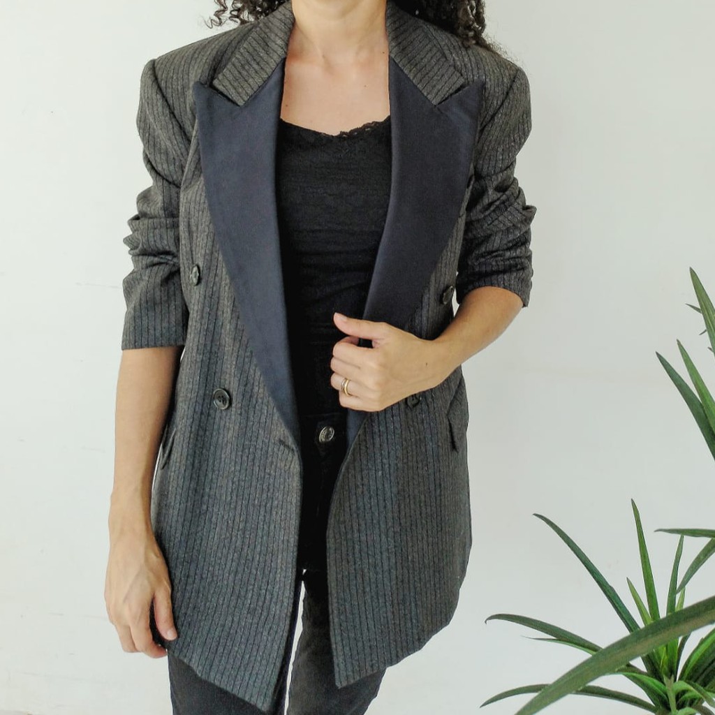 Blaiser Alfaiataria feminino listrado com ombreiras BRECHÓ) | Shopee Brasil