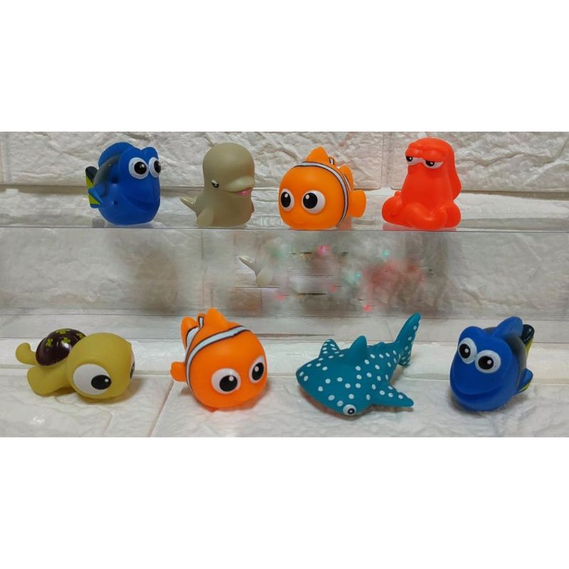 Tsum Cake Display set , doraemon , nemo , Tubarão Bebê , História De ...