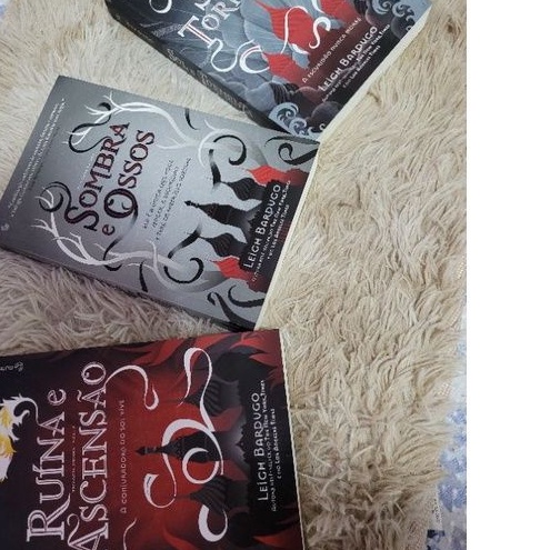 Livros da triologia grisha (SOMBRAS E OSSOS,SOL E TORMENTA)-Leigh ...