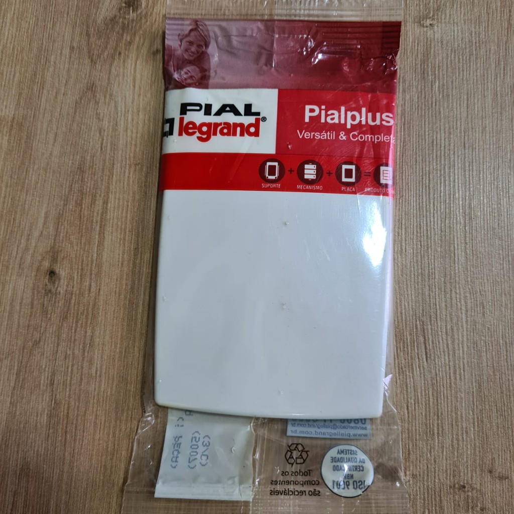 Pial Legrand Pialplus - Tampa Cega Lisa - Placa Branca Fechada Versátil ...
