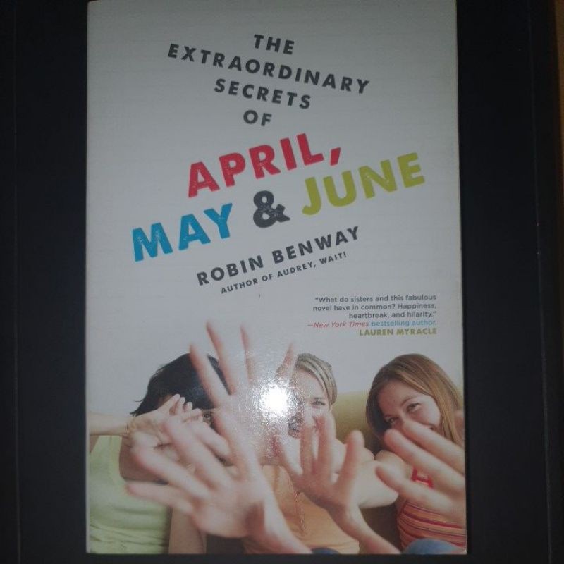 The Extraordinary Secrets of April, May & June - Robin Benway (livro em ...