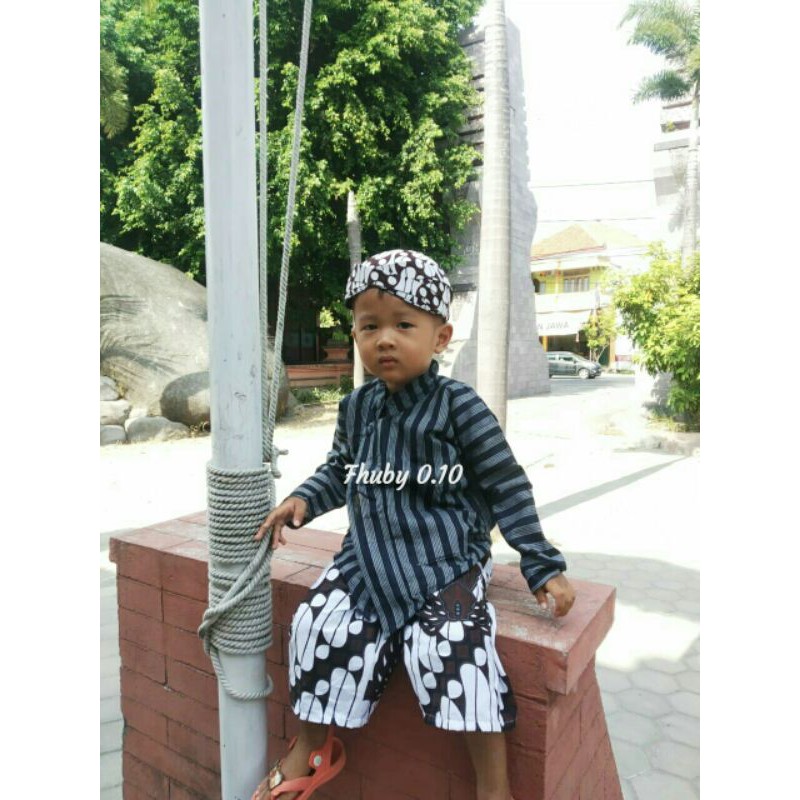 Conjunto De Camisa Lurik Surjan Cinza Infantil | Batik Branca + Calça ...