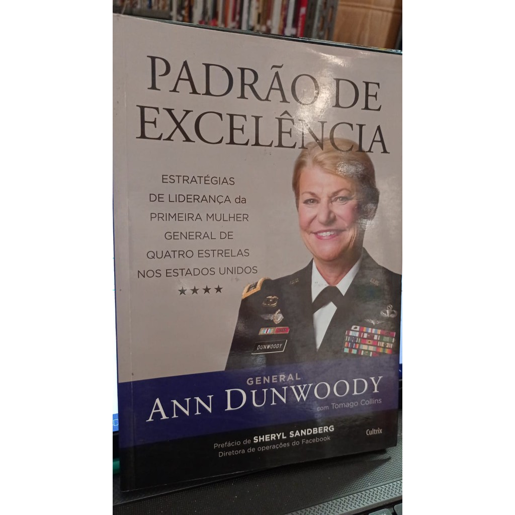 Livro Padrão de excelência: Estratégias de Liderança da Primeira Mulher ...