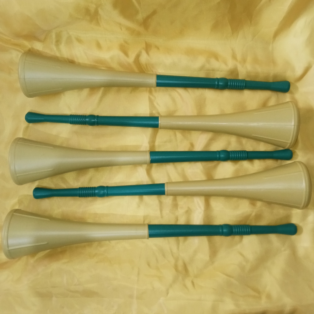 Vuvuzela Corneta Longa 60cm Retrátil kit 5 unidades | Shopee Brasil