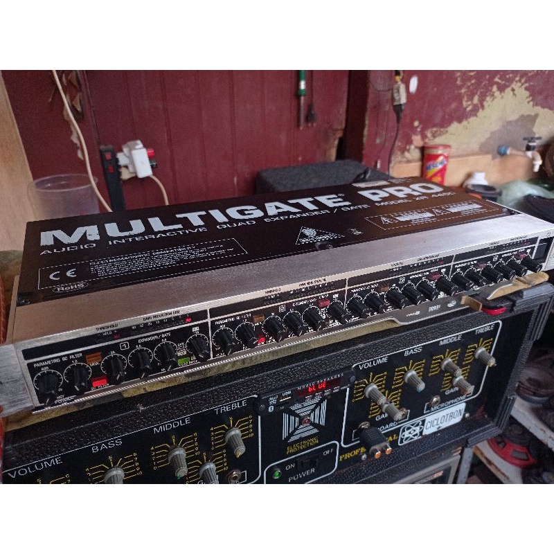 PROCESSADOR BEHRINGER MULTIGATE PRO 4 VIAS | Shopee Brasil