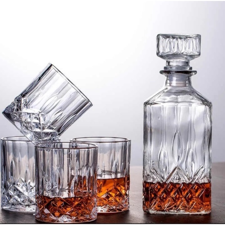 Kit 1 Garrafa Licoreira 950ml + 4 copos 210ml | Shopee Brasil