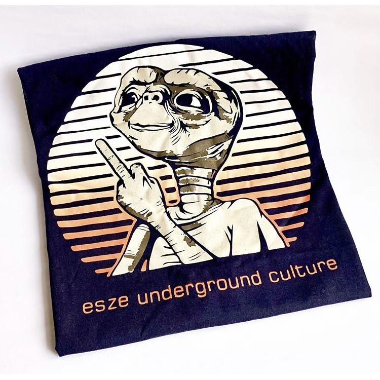 Camiseta ET dedo do meio Esze Underground Culture preta branca GG ...