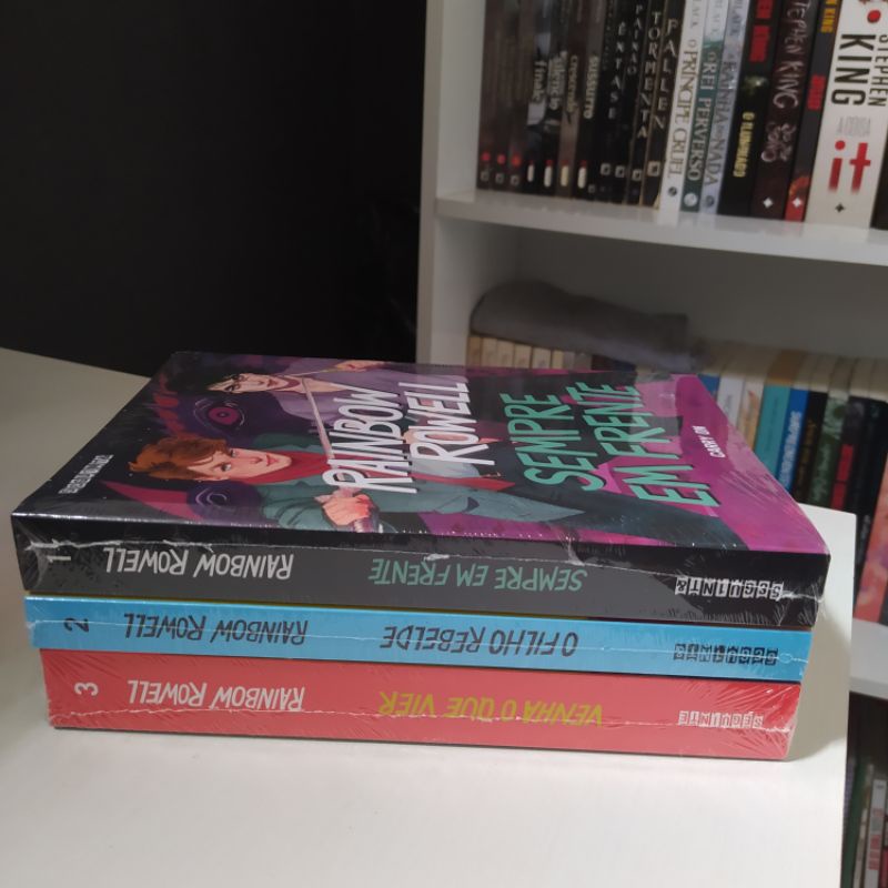 Trilogia Simon Snow (3 livros) | Shopee Brasil