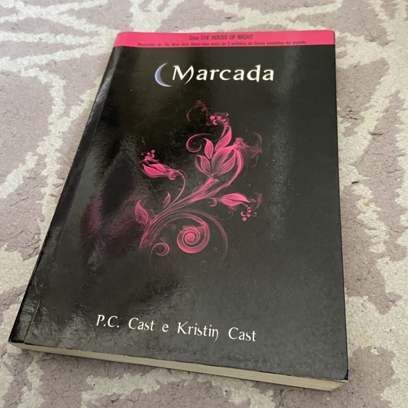 Marcada (livro 1), PC Cast e Kristin Cast | Shopee Brasil