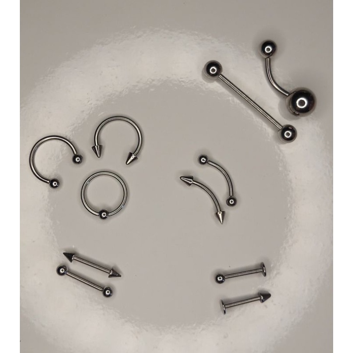 Piercings em titanio ferradura, vertical labret, labret, sobrancelha ...