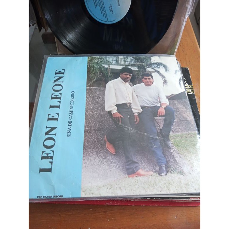 LP Vinil Leon e Leone sina de caminhoneiro ( autografado ) | Shopee Brasil