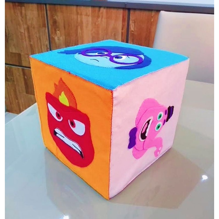 Dado Divertidamente com Faces dos Personagens em Feltro | Shopee Brasil