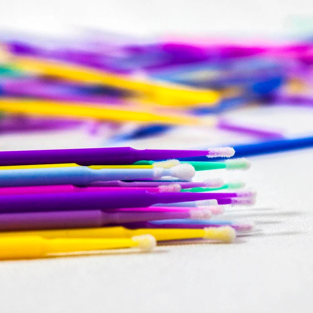 Kit 100 Microbrush Cotonete Alongamento Fio A Fio Cilios Pct C/ 100 Undidades | Shopee Brasil