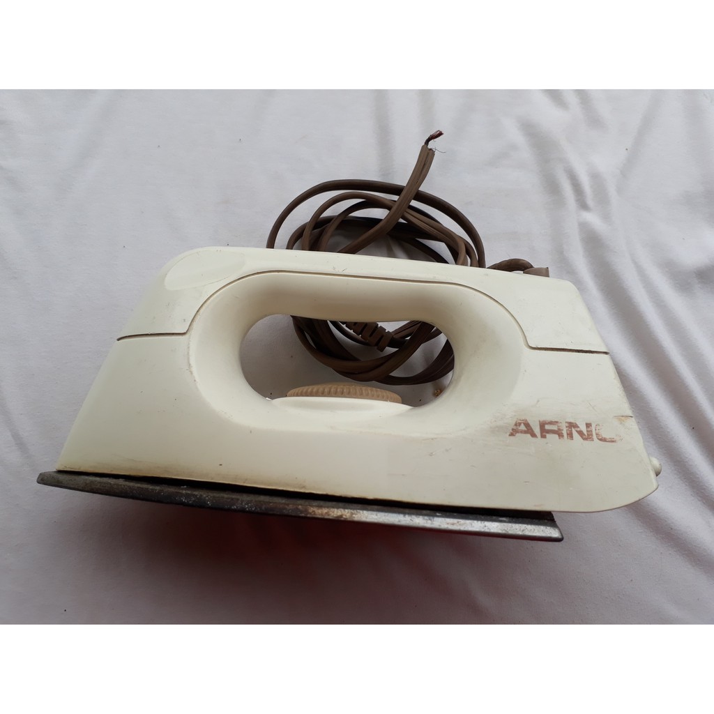 Ferro Antigo passar roupa Arno 220 v - CP | Shopee Brasil