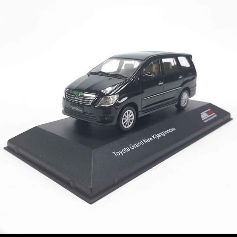 Miniatura Diecast original Toyota Kijang Innova Car . | Shopee Brasil