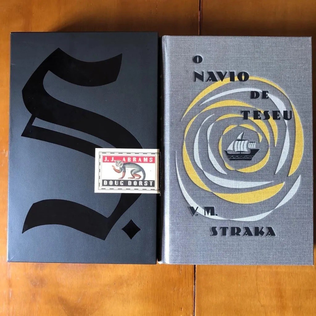 Livro S. O Navio De Teseu - J. J. Abrams / Doug Dorst | Shopee Brasil