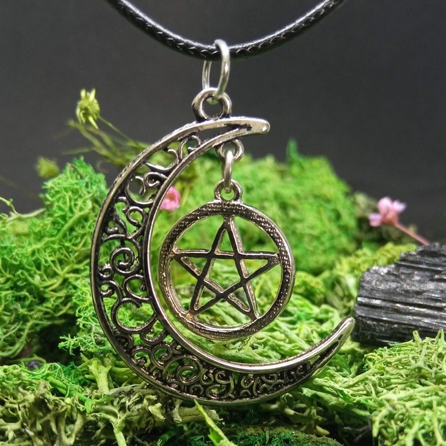 Colar Lua com Pentagrama | Shopee Brasil