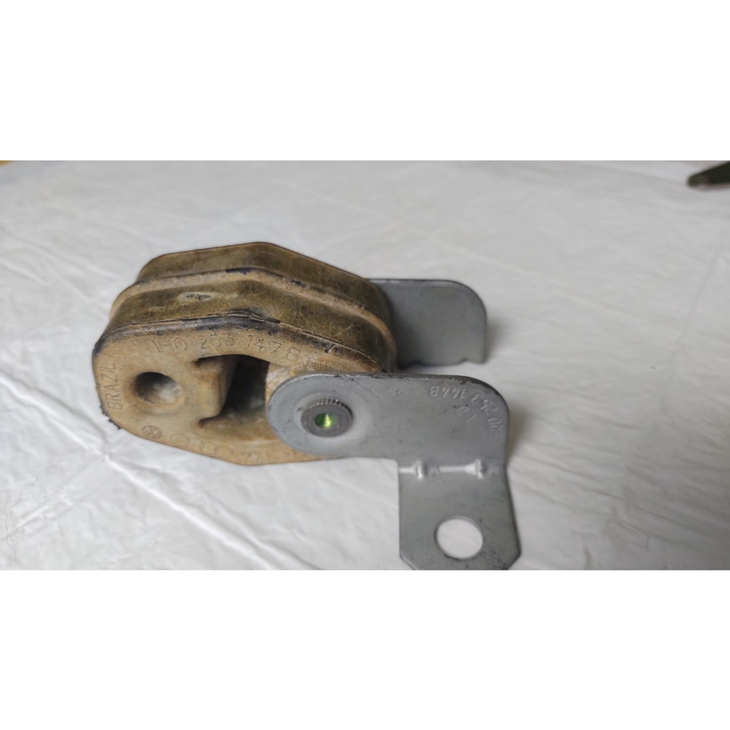 Suporte Escape VW Fox Space Fox Polo Audi A1 6Q0253144B | Shopee Brasil