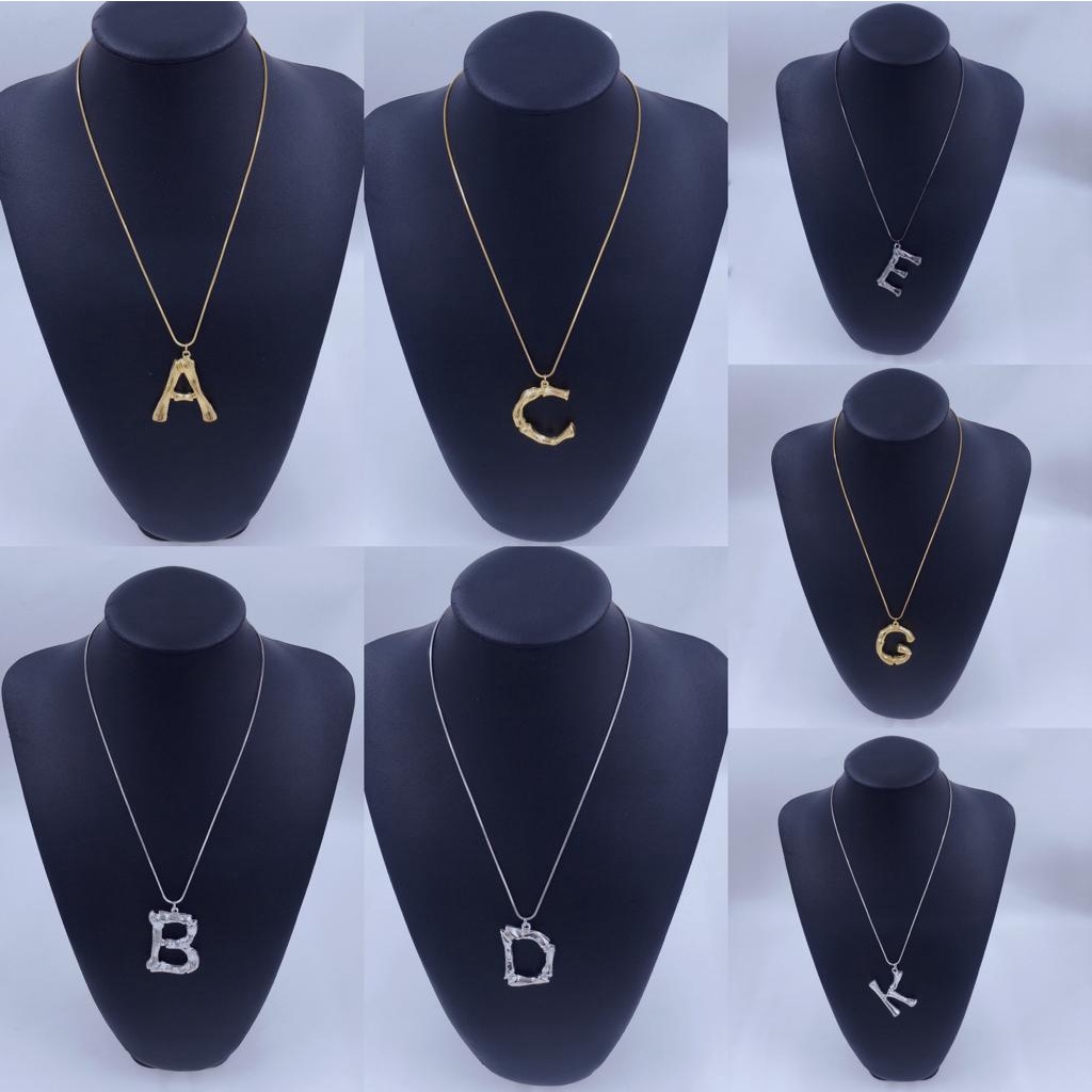 Colares Letras Iniciais , Nas Cores/ Dourado, Prata E Preto | Shopee Brasil