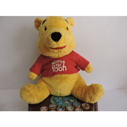 Urso Puff De Pelucia Pooh Conta Historia Funciona Vja Video | Shopee Brasil