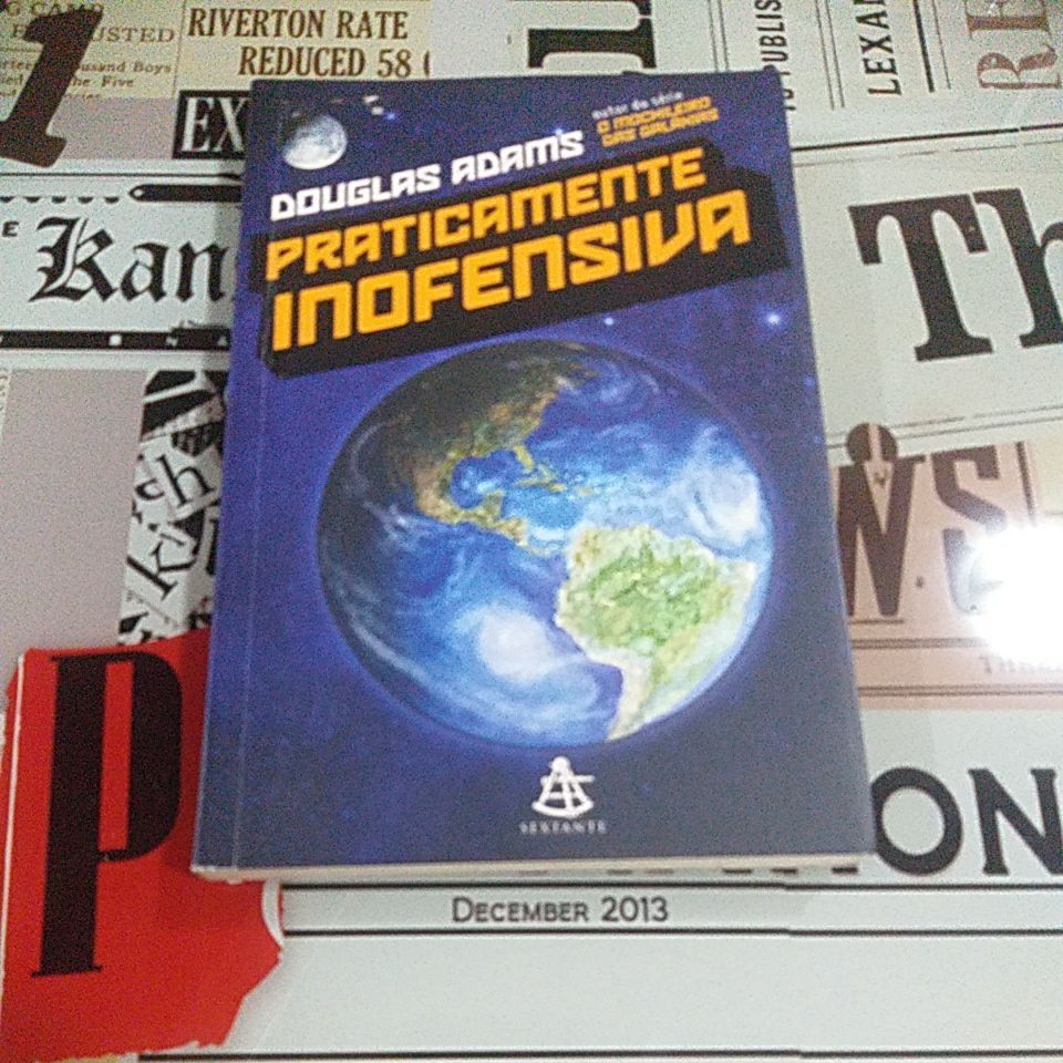Praticamente Inofensiva - Douglas Adams | Shopee Brasil