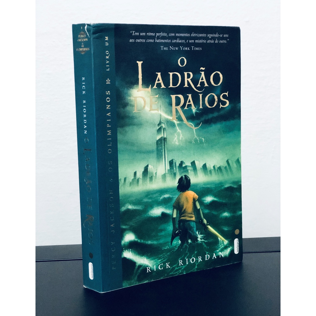 Livro Percy Jackson e o Ladrão de Raios - Rick Riordan | Shopee Brasil