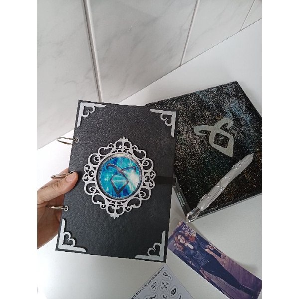 Caderno Shadowhunters Com Maleta e Estela Caneta Grimório Shadowhunters ...