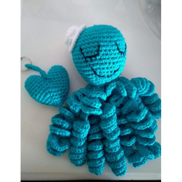 polvo de croche com chaveiro de coracao | Shopee Brasil