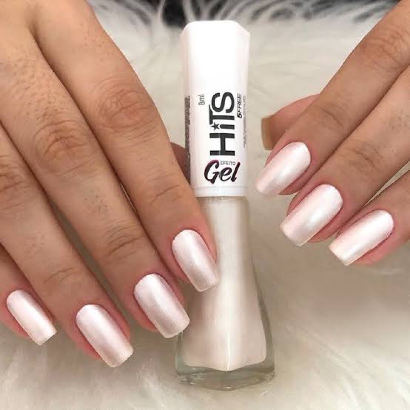 Esmalte “Hits - Efeito Gel” - Cor Branco Perolado Cintilante “Fica A ...